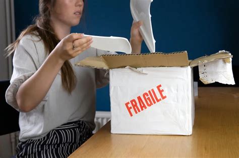 How To Pack Fragile Items Before Using Courier Services