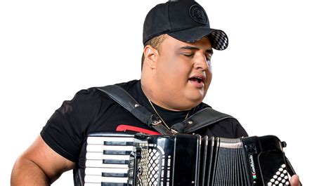 Dono da música número do Brasil Tarcísio do Acordeon diz que chegou a fazer turnê por
