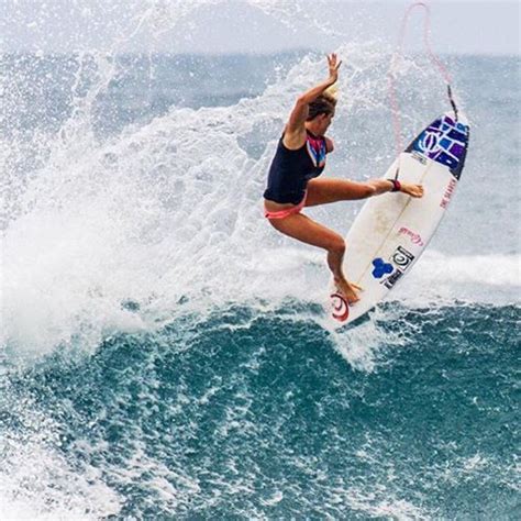 Shark Attack Survivor Bethany Hamilton Beats World S Best Surfers In