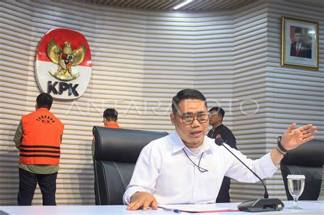 Penahanan Tersangka Korupsi Pengadaan Alat Perlindungan Diri Antara Foto