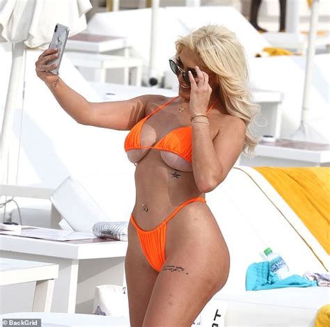 10 Hot Sexy Bethan Kershaw Bikini Pics