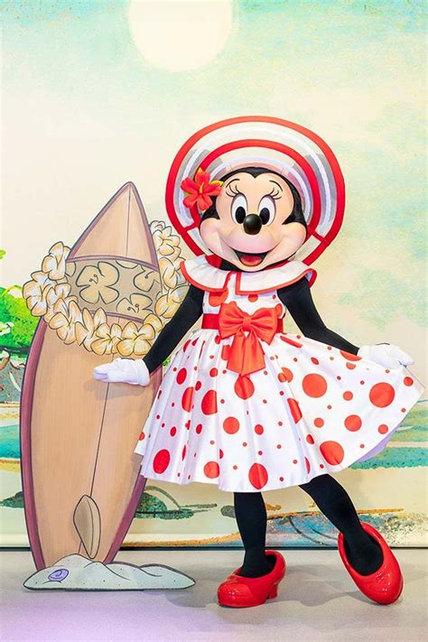 2021年6月1日から「ミニーのスタイルスタジオ」で夏限定ファッションを披露