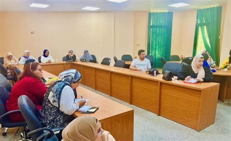 جلسة عصف ذهنى ومناقشة حوارية لمناقشة الأفكار والترتيبات المختلفة