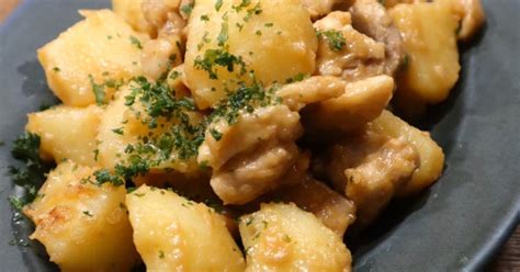 鶏肉とじゃがいもの味噌バター煮 By Sachi825 【クックパッド】 簡単おいしいみんなのレシピが369万品