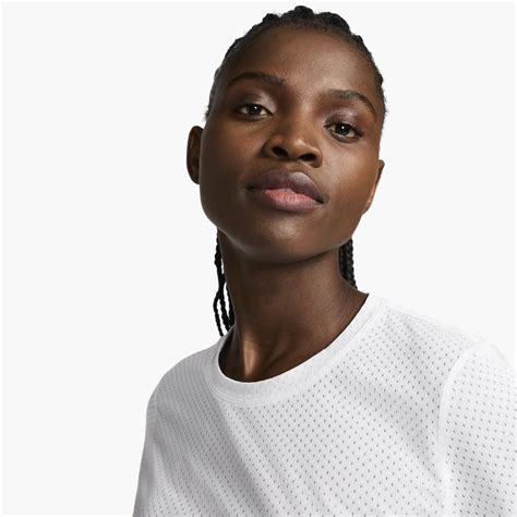 Nike One Classic Breathe Dri Fit Kısa Kollu T Shirt Fn4117 100