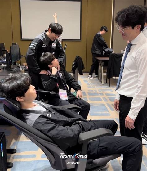 Pin By Zelza On Lol And Faker Lol League Of Legends Lol Keria