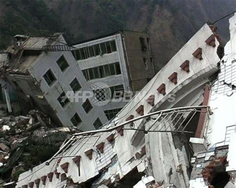 【動画】四川大地震発生から4日目、必死の救助活動続く 写真1枚 国際ニュース：afpbb News