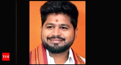 Pune Shiv Senas Youth Wing Leader Stabbed 47 Times ‘old Rivalry