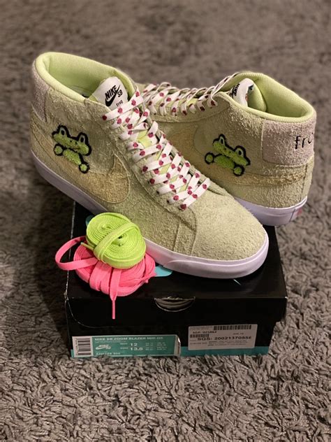 Создать мем кроссовки оригинальные nike sb blazer frog skateboards
