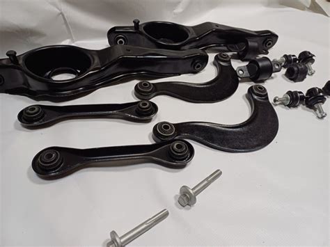 Комплект рычагов задней подвески мазда 3 бк Mazda 3 Bk Ford Focus 2 фокус 2 с развальными