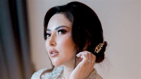 Pesona Ayu Aulia Pakai Kebaya Dikabarkan Sudah Menikah Foto