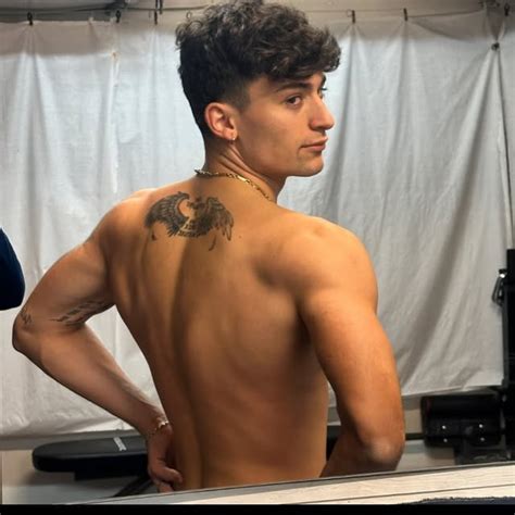 Santo Condorelli Condorellis • Threads Say More