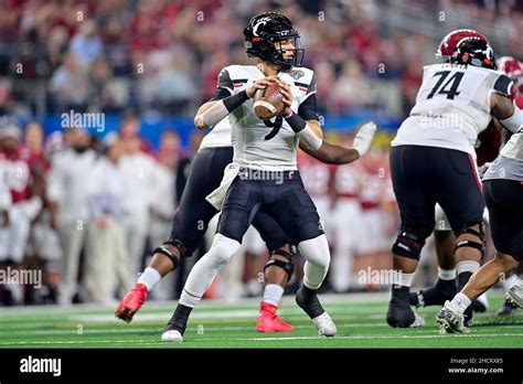 During A Game Between The Cincinnati Bearcats And Alabama Crimson Tide