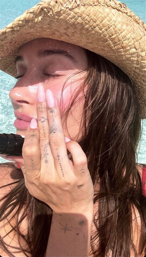 Hailey Bieber Finger Tats Finger Tattoo For Women Hailey Baldwin Style