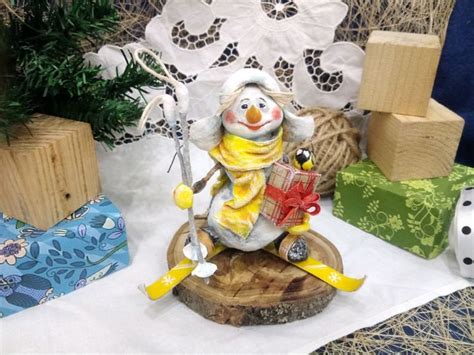 Ватная игрушка Снеговик с подарком в интернет магазине на Ярмарке Мастеров Снеговики Пенза