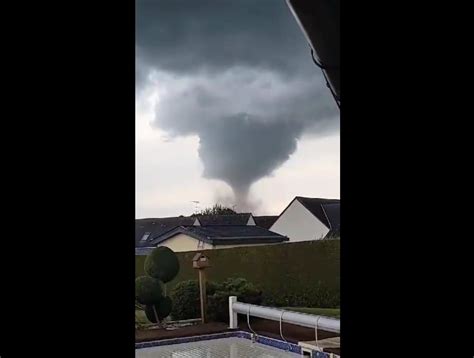 Vidéos Une tornade fait d importants dégâts en Mayenne