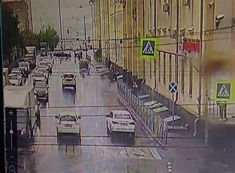 Автомобиль сбил женщину на тротуаре на улице Студенческой в Нижнем