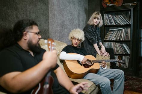 The Similarities Between Guitar Mandolin And Ukulele 123 Rock School Of Music