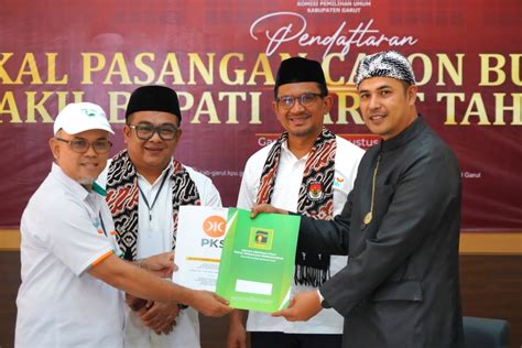 Pasangan Helmi Yudi Resmi Ajukan Diri Sebagai Kandidat Bupati Garut 2024 GARUT BERKABAR NEWS