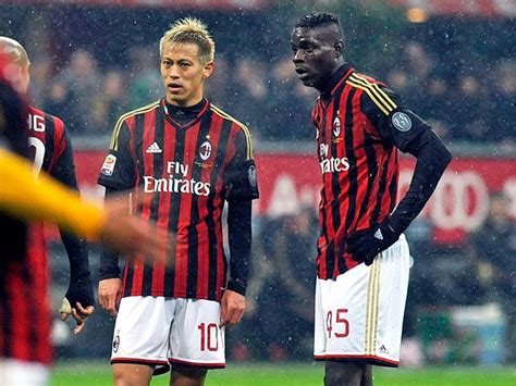 セードルフ新監督の初陣で白星発進。本田はミラン待望の“物言うリーダー”。 海外サッカー Number Web ナンバー