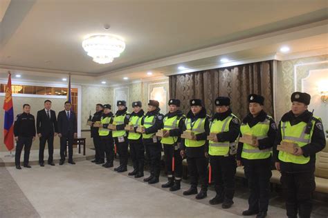 Замын цагдаагийн хамт олонд гар станц гардууллаа