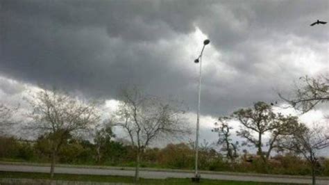 Light Rain In Different Parts Of Karachi Turns Weather Pleasant