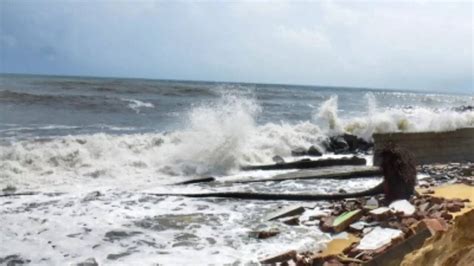 Cyclone Hamoon Update Very Severe Cyclonic Storm Gradually Weakens To