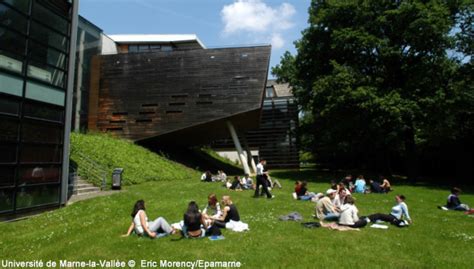 An Exceptional Academic Environment Bézout Labex