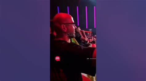 پرچم شیر و خورشید در دست تماشاچیان بازی والیبال ایران و آمریکا Youtube