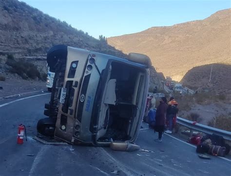 Dos Personas Fallecidas Y 28 Heridos Deja Volcamiento De Bus En El