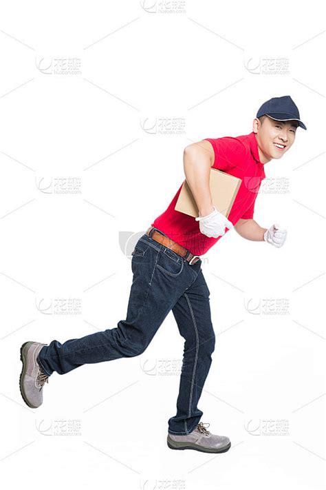 送纸板箱的人