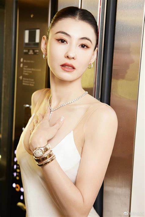43歲張柏芝性感雙溝太誘人！457萬美蛇爬上身，簡直美得不像人 Et Fashion Ettoday新聞雲
