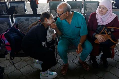 Kisah Pengorbanan Dokter Rela Pisah Dari Keluarga Demi Rawat Korban