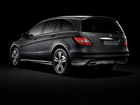 Mercedes Benz Showcases Its All New 2011 R Class
