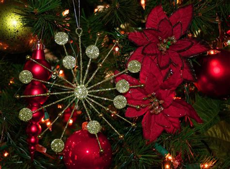 Christmas Tree Toys Balls Wallpaper Hd Holidays 4k Wallpapers