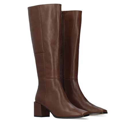 Bota alta en piel de color Marrón Tallas de la 32 a la 45