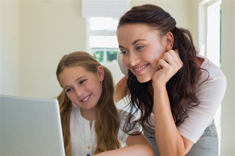 Premium Photo Mom Daughter Home Lifestyle