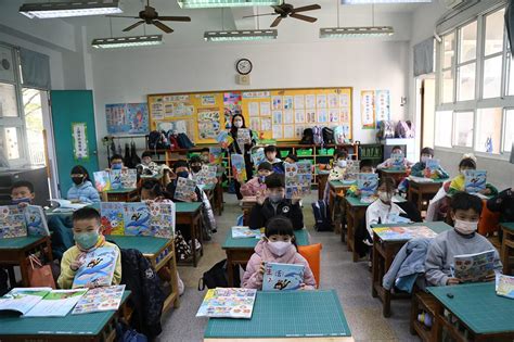 嘉市國中小學免費教科書、班班有鮮奶 學童喜迎暖心開學禮 屏東時報電子報
