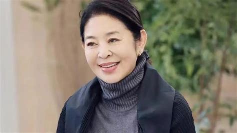 央视主持人倪萍被质疑整容，脸僵嘴歪硅胶感明显，本人回应终于来了腾讯新闻