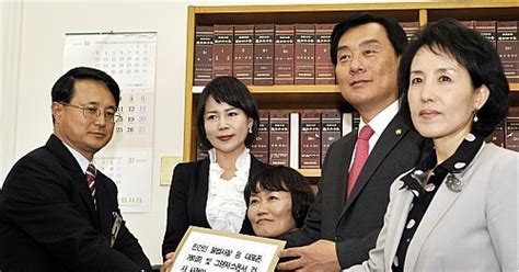 국정조사 요구서 전달하는 야3당