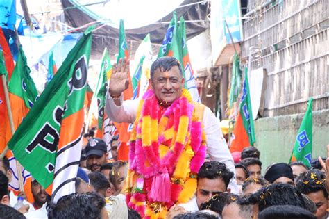 Adv Vibodh Gupta Submitted Nomination Papers By Showing Strength Gns