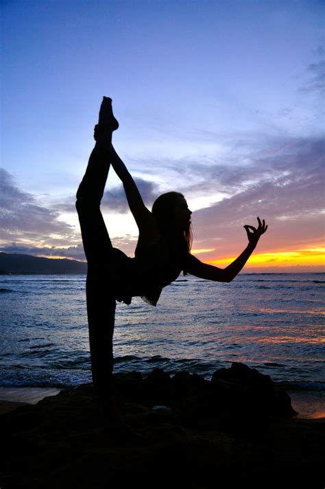 Extended Natarajasana Dancer Pose And The Moonlit Sea Идеи для фото