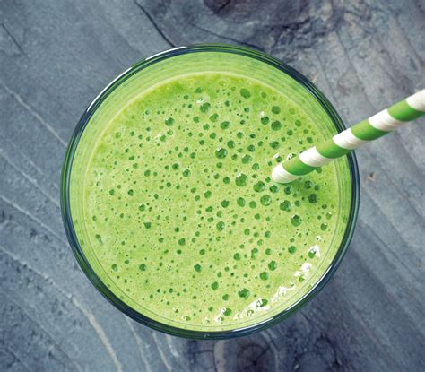 ¿qué Tiene Y Cuáles Son Los Beneficios Del Smoothie Verde Que Toman Las