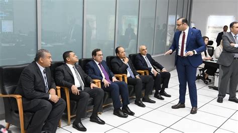 وزير البترول يتفقد تطورات المركز القومى للتحكم فى الشبكة القومية