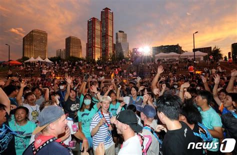 잼버리 대원들 한강에 모여 댄스나이트 네이트 뉴스