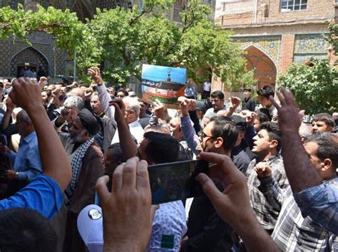 مشرق نیوز نمازگزاران سنندجی جنایت صهیونیست‌ها را محکوم کردند