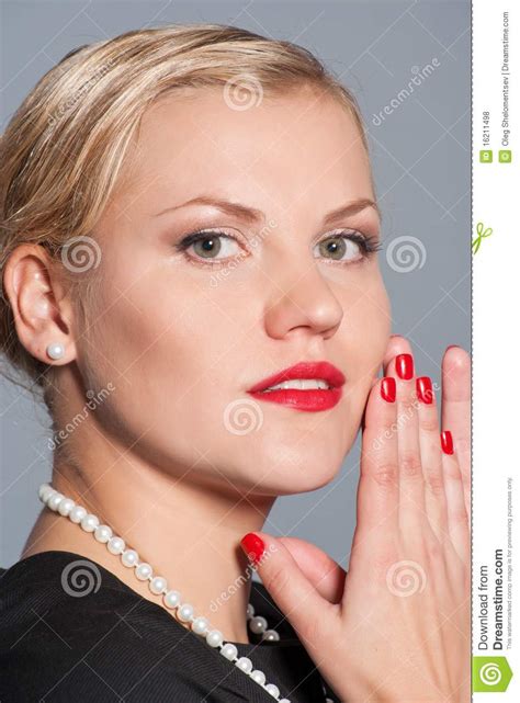 Retrato De La Mujer Del Encanto Foto De Archivo Imagen De Feminidad Rubio