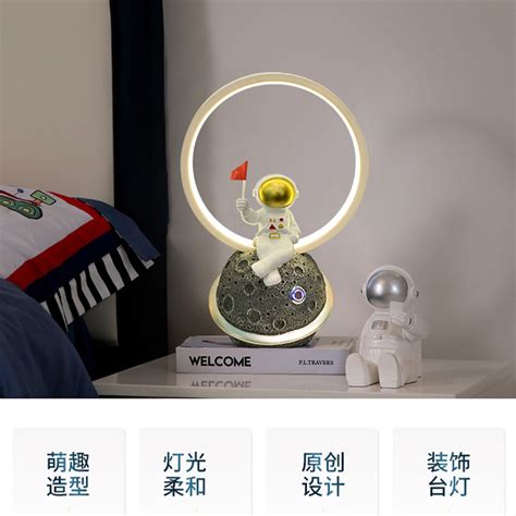 可爱装饰小夜灯创意太空人触摸开关宇航员台灯床头卧室儿童房台灯