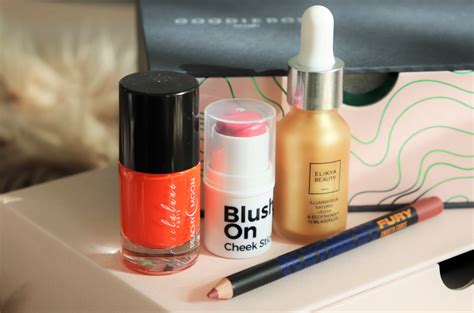 Goodiebox Juni 2021 The ‘get Naked Box Hverdagsblush