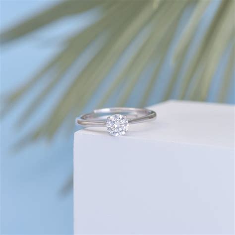 고급 보석 고상한 교활한 귀중한 금속 깨끗한 낭만적인 다이아몬드 단순한 독특한 디자인 럭셔리 매우 복잡한 미니멀리스트 미니멀리즘 반지 밝은